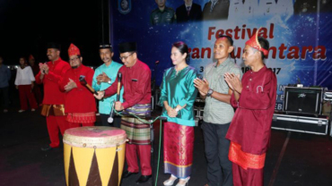 Pawai Budaya Nusantara Dan Pembukaan Festival Jiran Nusantara Muntok ...